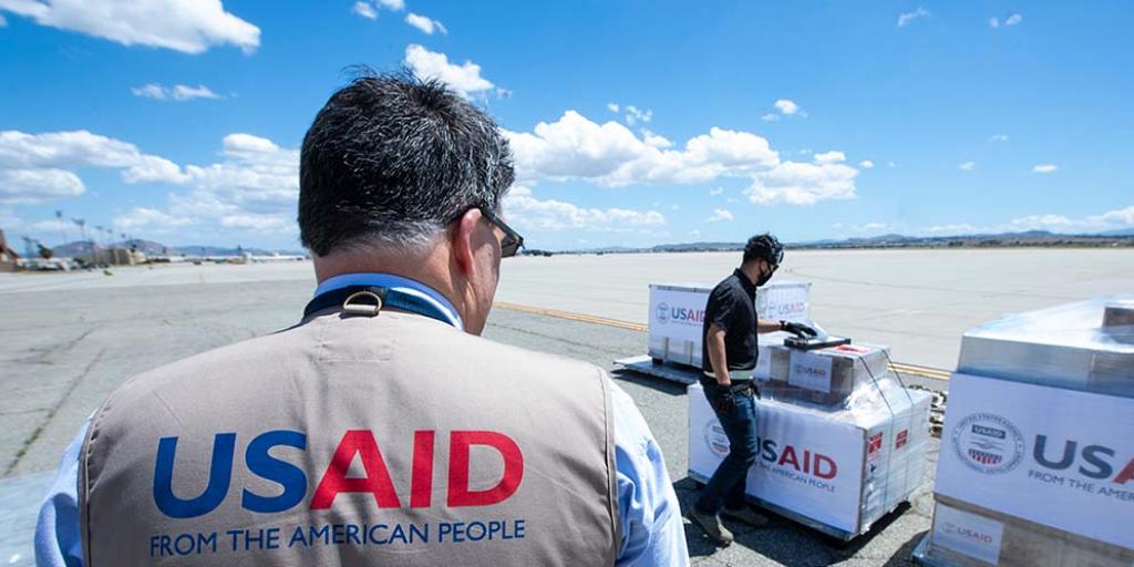 Η USAID απολύει ή θέτει σε διοικητική αργία σχεδόν όλους τους ...